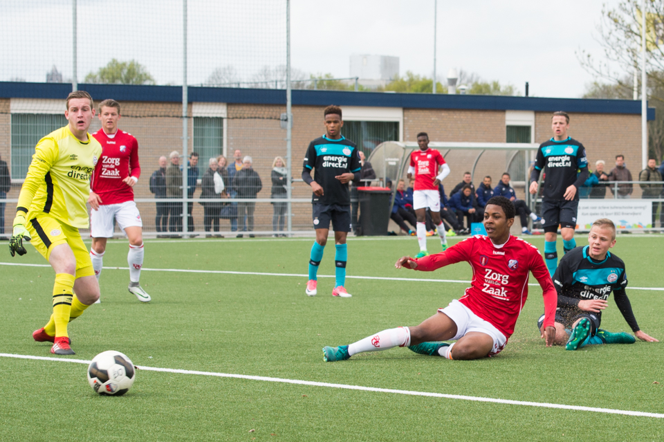 FC Utrecht O17 is PSV O17 de baas