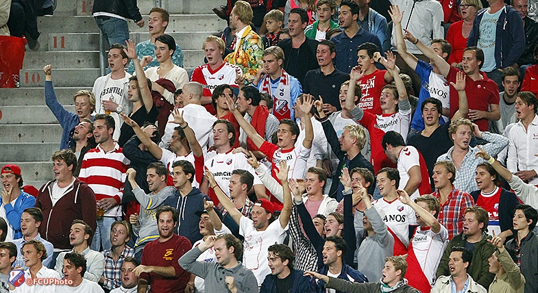 Meer dan duizend fans met naam op spelersbus